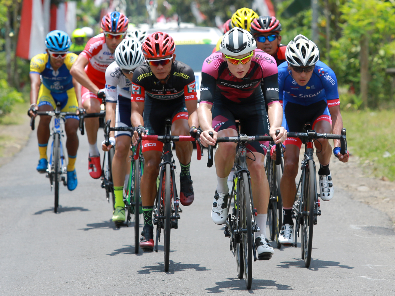 Atlet Balap Sepeda International Tour de Banyuwangi Ijen 2024 Mulai ...